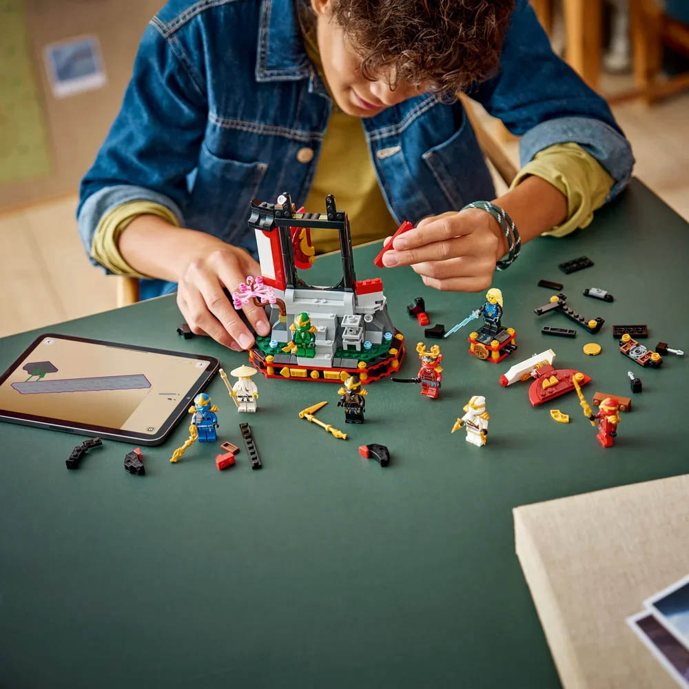 Set LEGO kocke Ninjago Ninja Character Display 15th Anniversary (71866 ...